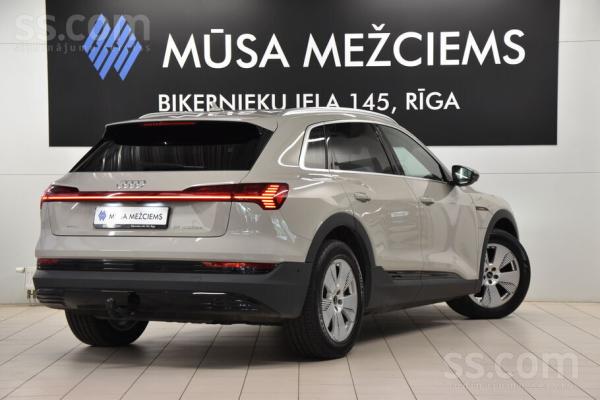 Pelēks Audi E-Tron 2020 Rīga, ar dzinēja tilpumu 0.00 L un nobraukumu 97 tūkst. km par 28990 €, foto 6 vietnē AUTOMOTO.COM.LV