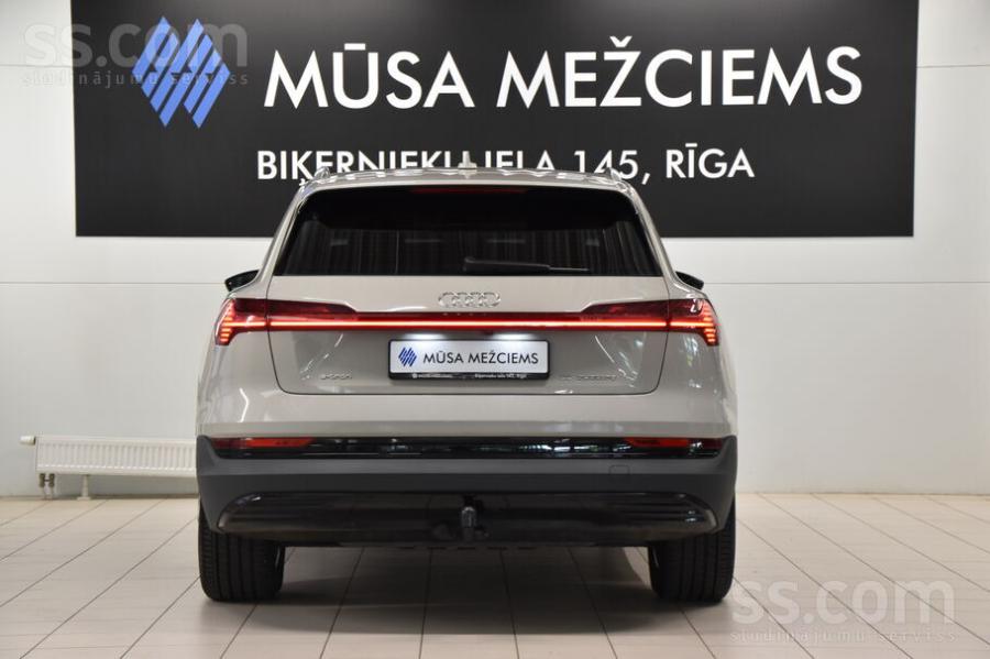 Grey Audi E-Tron 2020 in Riga, with an engine capacity of 0.00 L and mileage of 97 thousand km for 28990 €, photo 8 on AUTOMOTO.COM.LV