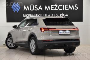Grey Audi E-Tron 2020 in Riga, with an engine capacity of 0.00 L and mileage of 97 thousand km for 28990 €, photo 9 on AUTOMOTO.COM.LV