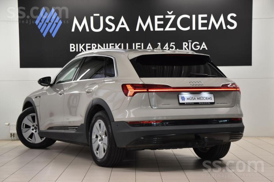 Grey Audi E-Tron 2020 in Riga, with an engine capacity of 0.00 L and mileage of 97 thousand km for 28990 €, photo 9 on AUTOMOTO.COM.LV