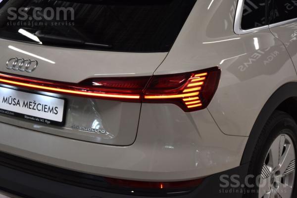 Pelēks Audi E-Tron 2020 Rīga, ar dzinēja tilpumu 0.00 L un nobraukumu 97 tūkst. km par 28990 €, foto 9 vietnē AUTOMOTO.COM.LV