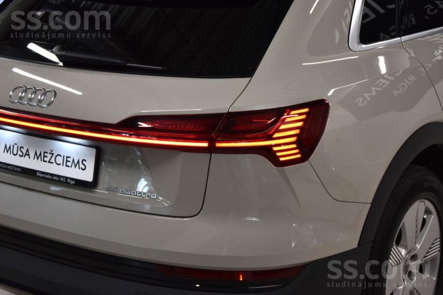 Grey Audi E-Tron 2020 in Riga, with an engine capacity of 0.00 L and mileage of 97 thousand km for 28990 €, photo 10 on AUTOMOTO.COM.LV
