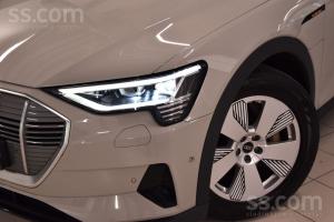 Grey Audi E-Tron 2020 in Riga, with an engine capacity of 0.00 L and mileage of 97 thousand km for 28990 €, photo 11 on AUTOMOTO.COM.LV
