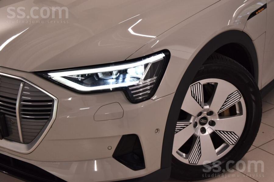 Grey Audi E-Tron 2020 in Riga, with an engine capacity of 0.00 L and mileage of 97 thousand km for 28990 €, photo 11 on AUTOMOTO.COM.LV