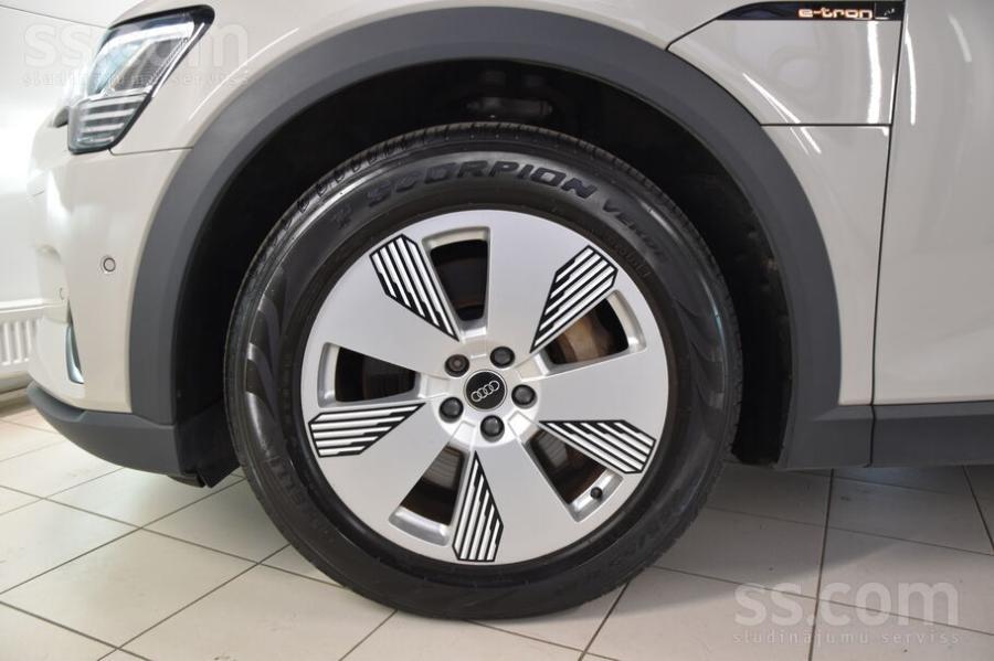 Grey Audi E-Tron 2020 in Riga, with an engine capacity of 0.00 L and mileage of 97 thousand km for 28990 €, photo 12 on AUTOMOTO.COM.LV