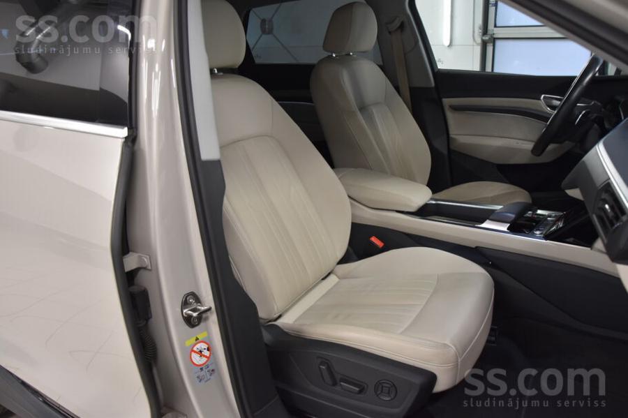 Grey Audi E-Tron 2020 in Riga, with an engine capacity of 0.00 L and mileage of 97 thousand km for 28990 €, photo 16 on AUTOMOTO.COM.LV