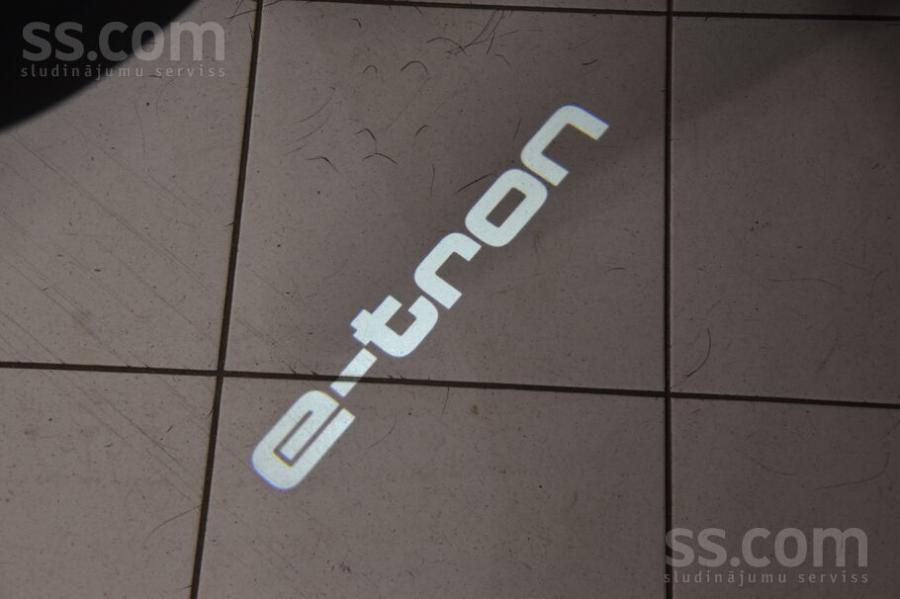 Grey Audi E-Tron 2020 in Riga, with an engine capacity of 0.00 L and mileage of 97 thousand km for 28990 €, photo 26 on AUTOMOTO.COM.LV