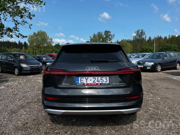Pelēks Audi E-Tron 2020 Valmiera, ar dzinēja tilpumu 0.00 L un nobraukumu 0 tūkst. km par 20500 €, foto 4 vietnē AUTOMOTO.COM.LV