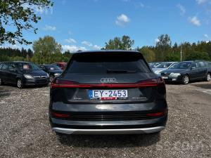 Grey Audi E-Tron 2020 in Valmiera, with an engine capacity of 0.00 L and mileage of 0 thousand km for 20500 €, photo 5 on AUTOMOTO.COM.LV