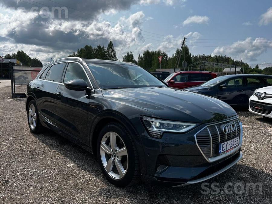 Grey Audi E-Tron 2020 in Valmiera, with an engine capacity of 0.00 L and mileage of 0 thousand km for 20500 €, photo 8 on AUTOMOTO.COM.LV