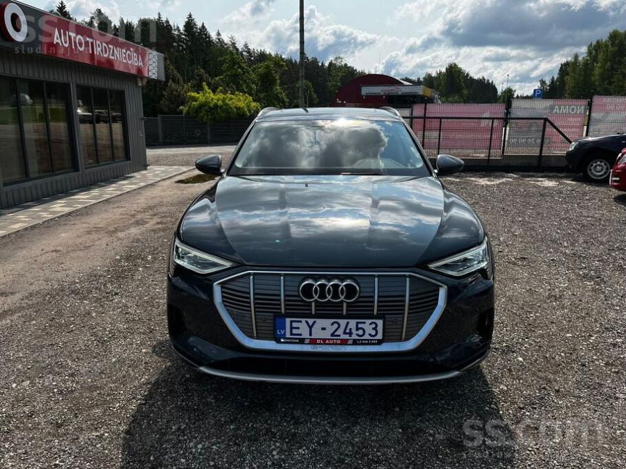 Grey Audi E-Tron 2020 in Valmiera, with an engine capacity of 0.00 L and mileage of 0 thousand km for 20500 €, photo 9 on AUTOMOTO.COM.LV