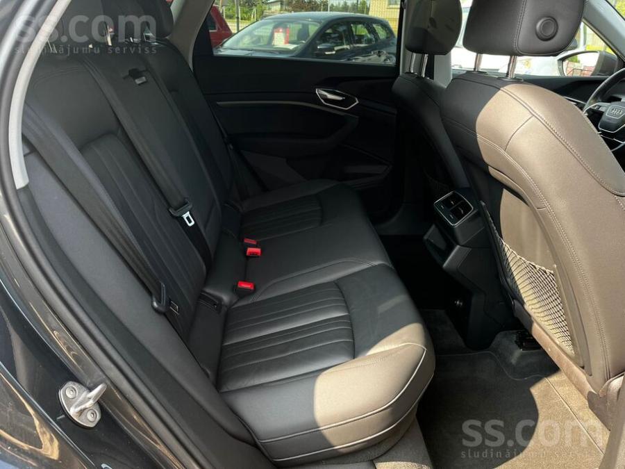 Grey Audi E-Tron 2020 in Valmiera, with an engine capacity of 0.00 L and mileage of 0 thousand km for 20500 €, photo 25 on AUTOMOTO.COM.LV
