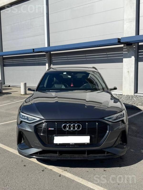 Grey Audi E-Tron 2020 in Riga, with an engine capacity of 0.00 L and mileage of 88 thousand km for 35500 €, photo 5 on AUTOMOTO.COM.LV
