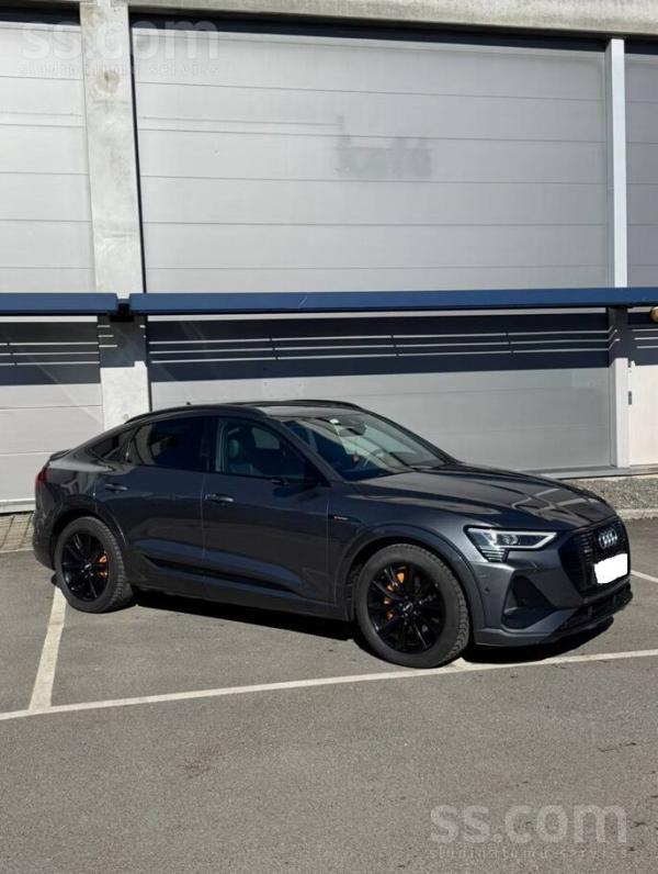 Grey Audi E-Tron 2020 in Riga, with an engine capacity of 0.00 L and mileage of 88 thousand km for 35500 €, photo 2 on AUTOMOTO.COM.LV