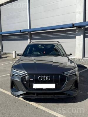 Grey Audi E-Tron 2020 in Riga, with an engine capacity of 0.00 L and mileage of 88 thousand km for 35500 €, photo 6 on AUTOMOTO.COM.LV
