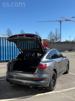 Grey Audi E-Tron 2020 in Riga, with an engine capacity of 0.00 L and mileage of 88 thousand km for 35500 €, photo 12 on AUTOMOTO.COM.LV