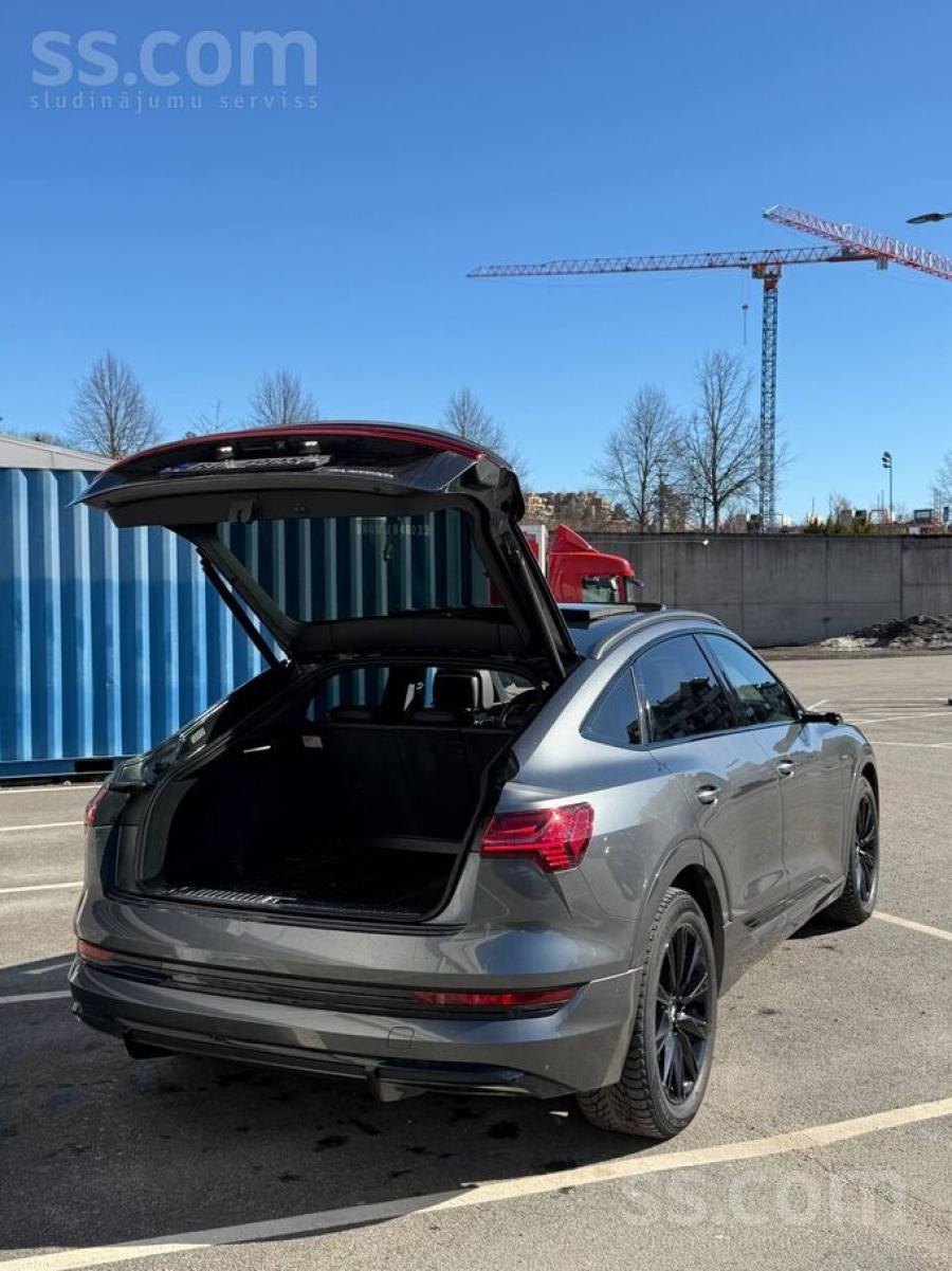 Grey Audi E-Tron 2020 in Riga, with an engine capacity of 0.00 L and mileage of 88 thousand km for 35500 €, photo 12 on AUTOMOTO.COM.LV