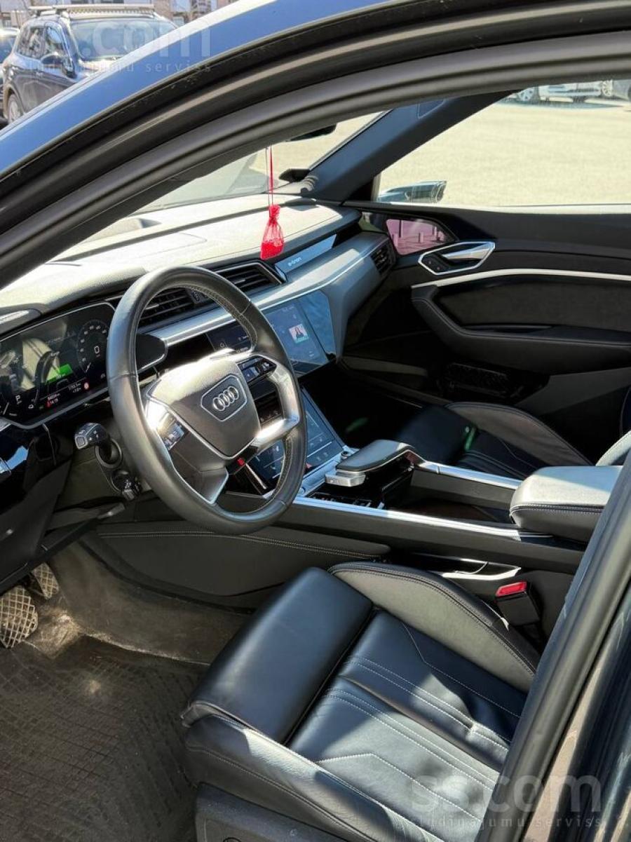 Grey Audi E-Tron 2020 in Riga, with an engine capacity of 0.00 L and mileage of 88 thousand km for 35500 €, photo 15 on AUTOMOTO.COM.LV