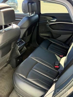 Grey Audi E-Tron 2020 in Riga, with an engine capacity of 0.00 L and mileage of 88 thousand km for 35500 €, photo 17 on AUTOMOTO.COM.LV