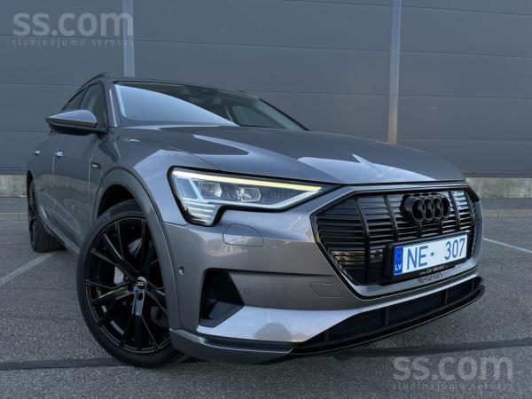 Pelēks Audi E-Tron 2020 Rīga, ar dzinēja tilpumu 0.00 L un nobraukumu 156 tūkst. km par 24900 €, foto 2 vietnē AUTOMOTO.COM.LV