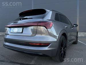 Grey Audi E-Tron 2020 in Riga, with an engine capacity of 0.00 L and mileage of 156 thousand km for 24900 €, photo 4 on AUTOMOTO.COM.LV