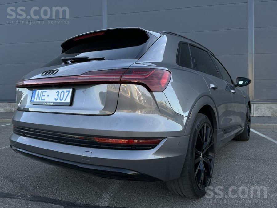Grey Audi E-Tron 2020 in Riga, with an engine capacity of 0.00 L and mileage of 156 thousand km for 24900 €, photo 4 on AUTOMOTO.COM.LV