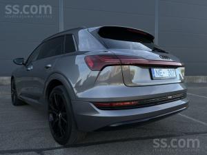 Grey Audi E-Tron 2020 in Riga, with an engine capacity of 0.00 L and mileage of 156 thousand km for 24900 €, photo 5 on AUTOMOTO.COM.LV