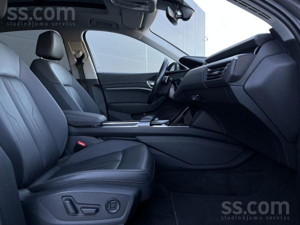Pelēks Audi E-Tron 2020 Rīga, ar dzinēja tilpumu 0.00 L un nobraukumu 156 tūkst. km par 24900 €, foto 6 vietnē AUTOMOTO.COM.LV