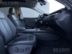 Grey Audi E-Tron 2020 in Riga, with an engine capacity of 0.00 L and mileage of 156 thousand km for 24900 €, photo 7 on AUTOMOTO.COM.LV