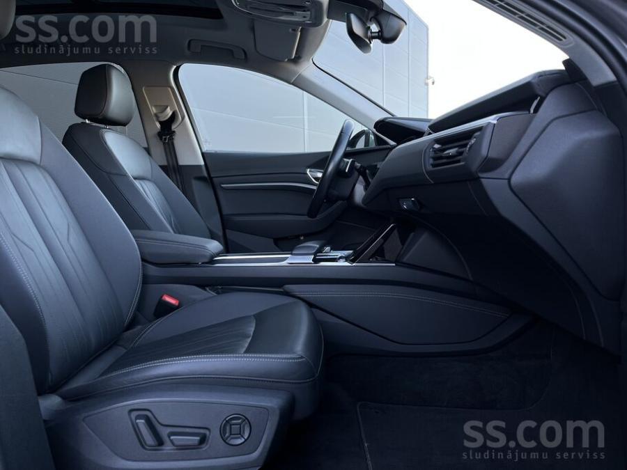 Grey Audi E-Tron 2020 in Riga, with an engine capacity of 0.00 L and mileage of 156 thousand km for 24900 €, photo 7 on AUTOMOTO.COM.LV