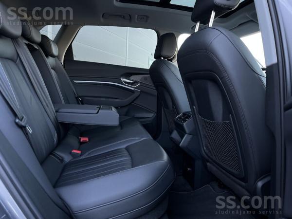 Pelēks Audi E-Tron 2020 Rīga, ar dzinēja tilpumu 0.00 L un nobraukumu 156 tūkst. km par 24900 €, foto 7 vietnē AUTOMOTO.COM.LV