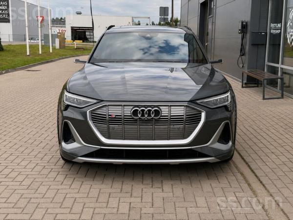 Pelēks Audi E-Tron 2020 Rīga, ar dzinēja tilpumu 0.00 L un nobraukumu 123 tūkst. km par 33900 €, foto 2 vietnē AUTOMOTO.COM.LV