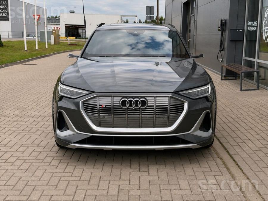Pelēks Audi E-Tron 2020 Rīga, ar dzinēja tilpumu 0.00 L un nobraukumu 123 tūkst. km par 33900 €, foto 3 vietnē AUTOMOTO.COM.LV