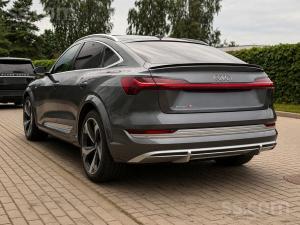Pelēks Audi E-Tron 2020 Rīga, ar dzinēja tilpumu 0.00 L un nobraukumu 123 tūkst. km par 33900 €, foto 7 vietnē AUTOMOTO.COM.LV