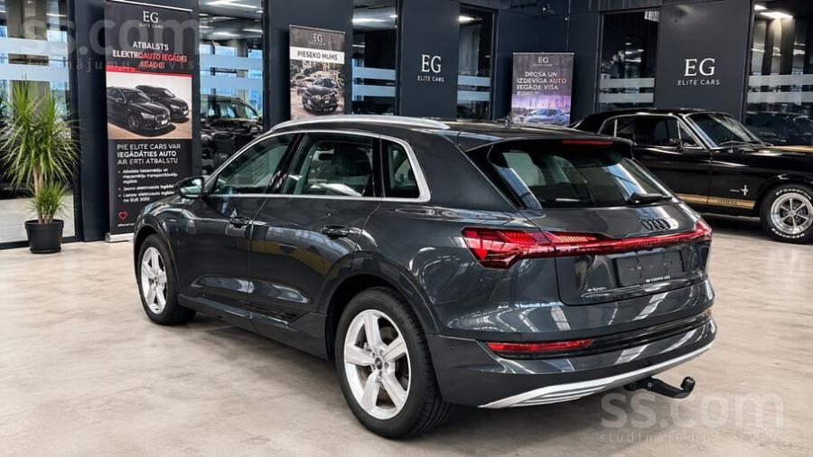 Pelēks Audi E-Tron 2020 Rīga, ar dzinēja tilpumu 0.00 L un nobraukumu 85 tūkst. km par 29990 €, foto 4 vietnē AUTOMOTO.COM.LV