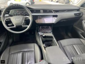 Pelēks Audi E-Tron 2020 Rīga, ar dzinēja tilpumu 0.00 L un nobraukumu 85 tūkst. km par 29990 €, foto 5 vietnē AUTOMOTO.COM.LV