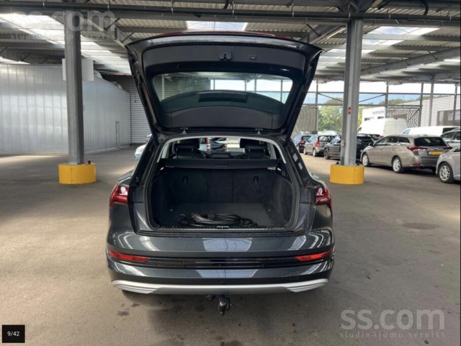 Pelēks Audi E-Tron 2020 Rīga, ar dzinēja tilpumu 0.00 L un nobraukumu 85 tūkst. km par 29990 €, foto 8 vietnē AUTOMOTO.COM.LV