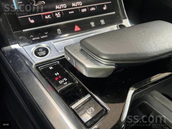 Pelēks Audi E-Tron 2020 Rīga, ar dzinēja tilpumu 0.00 L un nobraukumu 85 tūkst. km par 29990 €, foto 10 vietnē AUTOMOTO.COM.LV