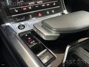 Pelēks Audi E-Tron 2020 Rīga, ar dzinēja tilpumu 0.00 L un nobraukumu 85 tūkst. km par 29990 €, foto 10 vietnē AUTOMOTO.COM.LV