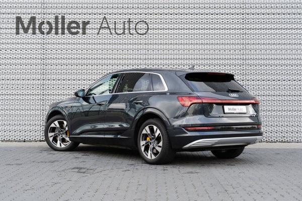 Pelēks Audi E-Tron 2020 Mārupe, ar dzinēja tilpumu 0.00 L un nobraukumu 76 tūkst. km par 34650 €, foto 4 vietnē AUTOMOTO.COM.LV