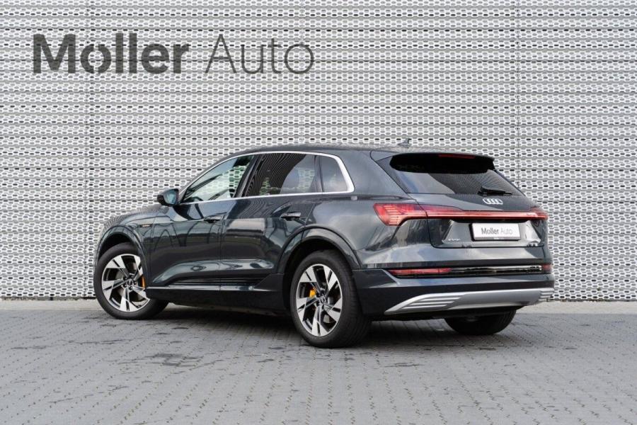 Grey Audi E-Tron 2020 in Marupe, with an engine capacity of 0.00 L and mileage of 76 thousand km for 34650 €, photo 4 on AUTOMOTO.COM.LV