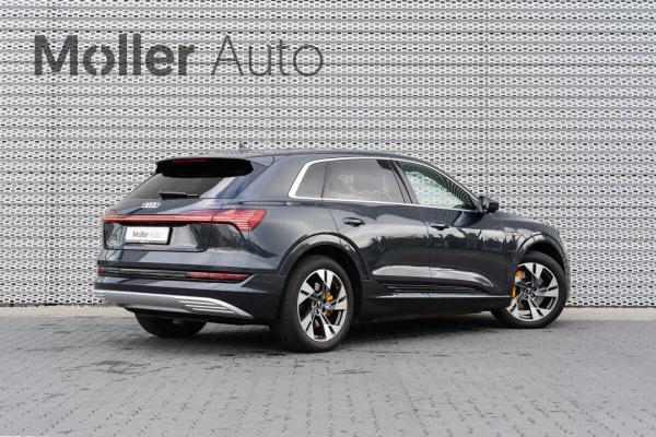 Pelēks Audi E-Tron 2020 Mārupe, ar dzinēja tilpumu 0.00 L un nobraukumu 76 tūkst. km par 34650 €, foto 5 vietnē AUTOMOTO.COM.LV