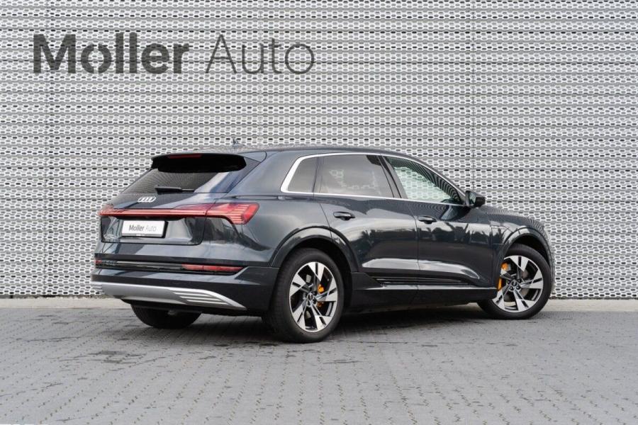 Grey Audi E-Tron 2020 in Marupe, with an engine capacity of 0.00 L and mileage of 76 thousand km for 34650 €, photo 5 on AUTOMOTO.COM.LV