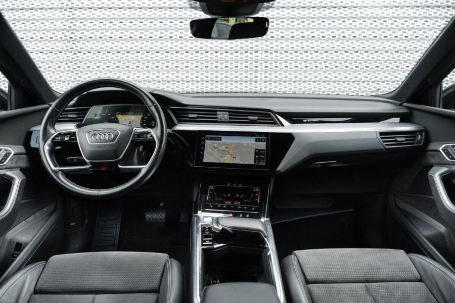 Grey Audi E-Tron 2020 in Marupe, with an engine capacity of 0.00 L and mileage of 76 thousand km for 34650 €, photo 7 on AUTOMOTO.COM.LV