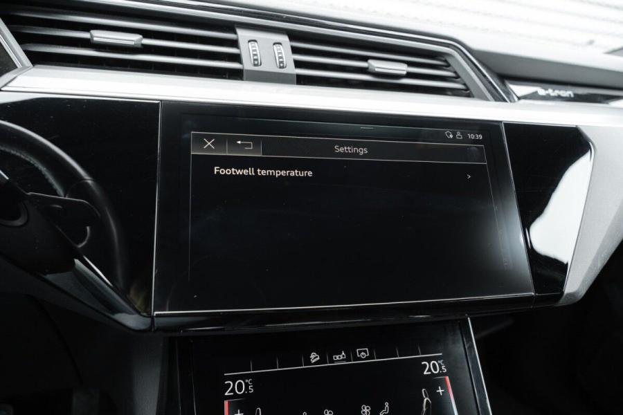 Grey Audi E-Tron 2020 in Marupe, with an engine capacity of 0.00 L and mileage of 76 thousand km for 34650 €, photo 20 on AUTOMOTO.COM.LV