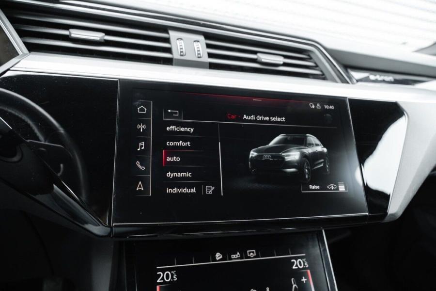 Grey Audi E-Tron 2020 in Marupe, with an engine capacity of 0.00 L and mileage of 76 thousand km for 34650 €, photo 24 on AUTOMOTO.COM.LV
