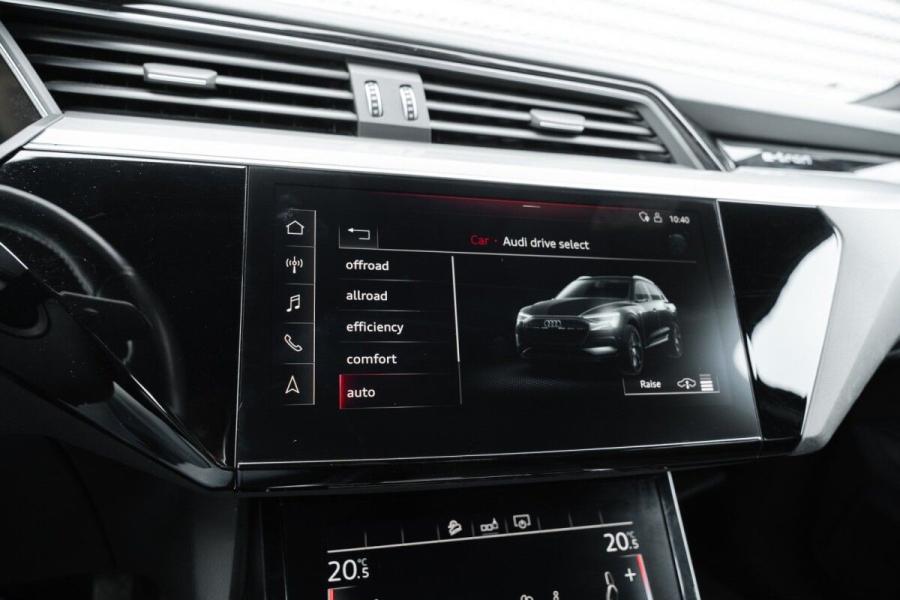 Grey Audi E-Tron 2020 in Marupe, with an engine capacity of 0.00 L and mileage of 76 thousand km for 34650 €, photo 25 on AUTOMOTO.COM.LV
