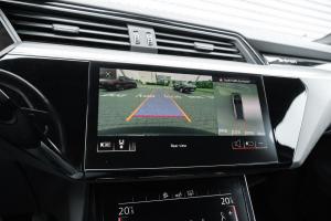 Grey Audi E-Tron 2020 in Marupe, with an engine capacity of 0.00 L and mileage of 76 thousand km for 34650 €, photo 30 on AUTOMOTO.COM.LV
