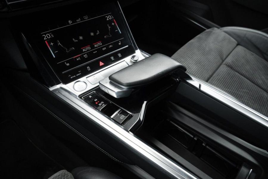 Grey Audi E-Tron 2020 in Marupe, with an engine capacity of 0.00 L and mileage of 76 thousand km for 34650 €, photo 32 on AUTOMOTO.COM.LV