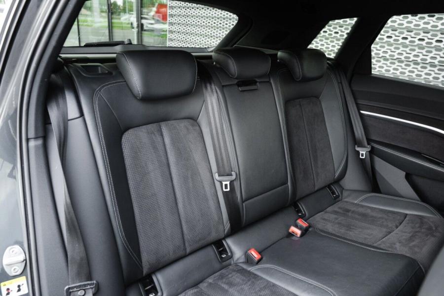 Grey Audi E-Tron 2020 in Marupe, with an engine capacity of 0.00 L and mileage of 76 thousand km for 34650 €, photo 33 on AUTOMOTO.COM.LV
